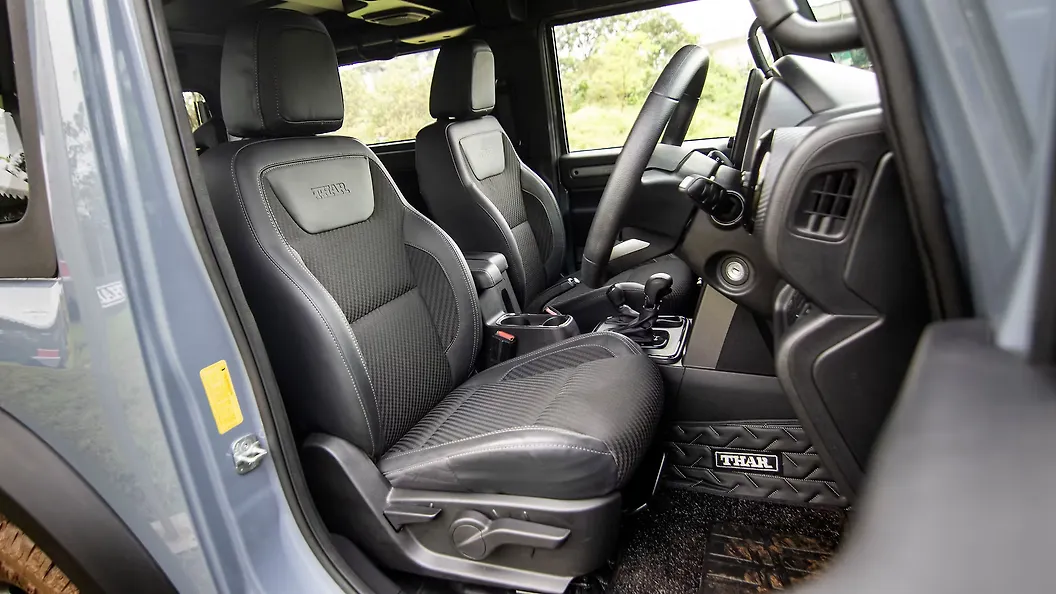 Mahindra Thar Images - Thar Interior & Exterior Photo Gallery [50 ...