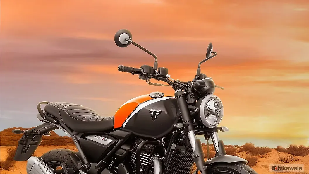 Triumph Speed T4 Right Front Three Quarter Image – BikeWale