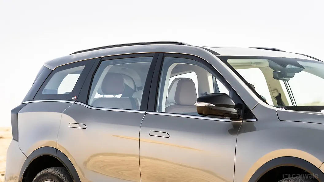 XUV 7XO Rear High Mounted Stop Lamp Image, XUV 7XO Photos in India ...