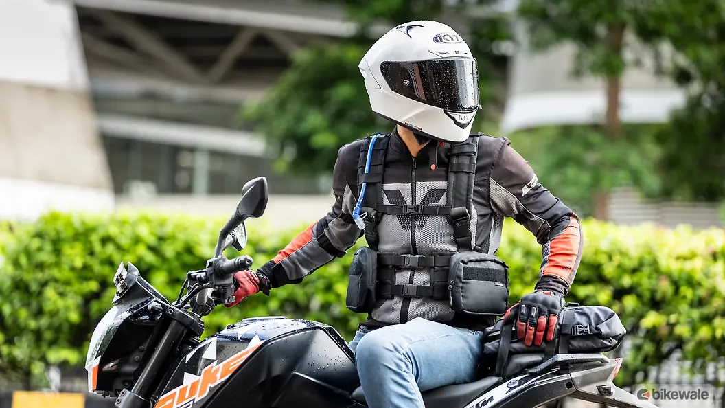 KTM 200 Duke Right Front Three Quarter Image – BikeWale