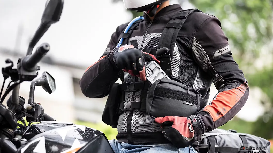 KTM 200 Duke Right Front Three Quarter Image – BikeWale