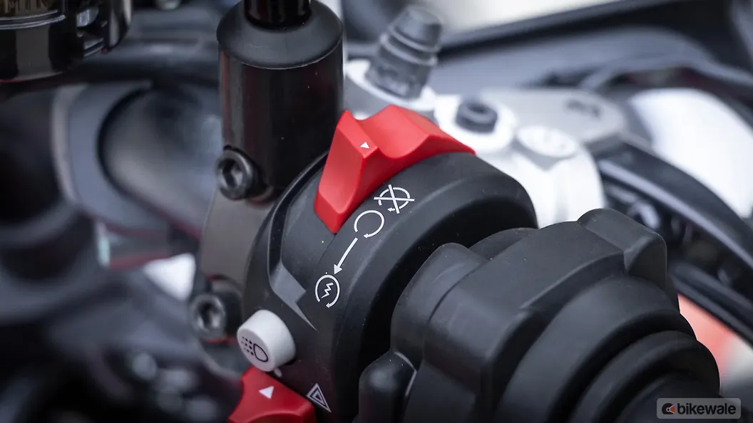 Ducati Hypermotard 950 Turn Indicators Switch Image – BikeWale