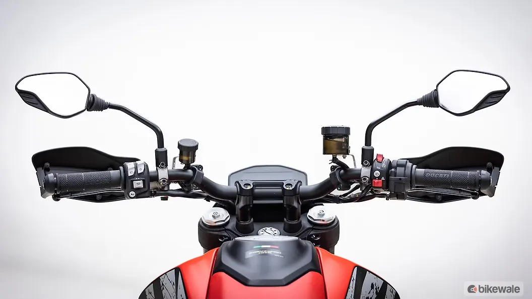 Ducati Hypermotard 950 Handlebar Image – BikeWale