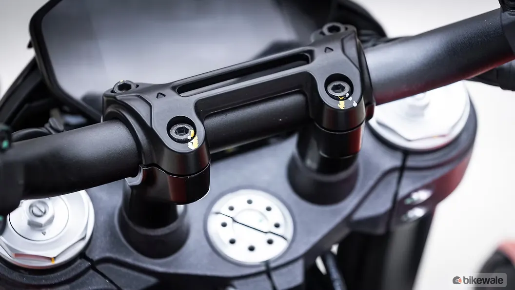 Ducati Hypermotard 950 Branding/Fuel Tank Decal Image – BikeWale