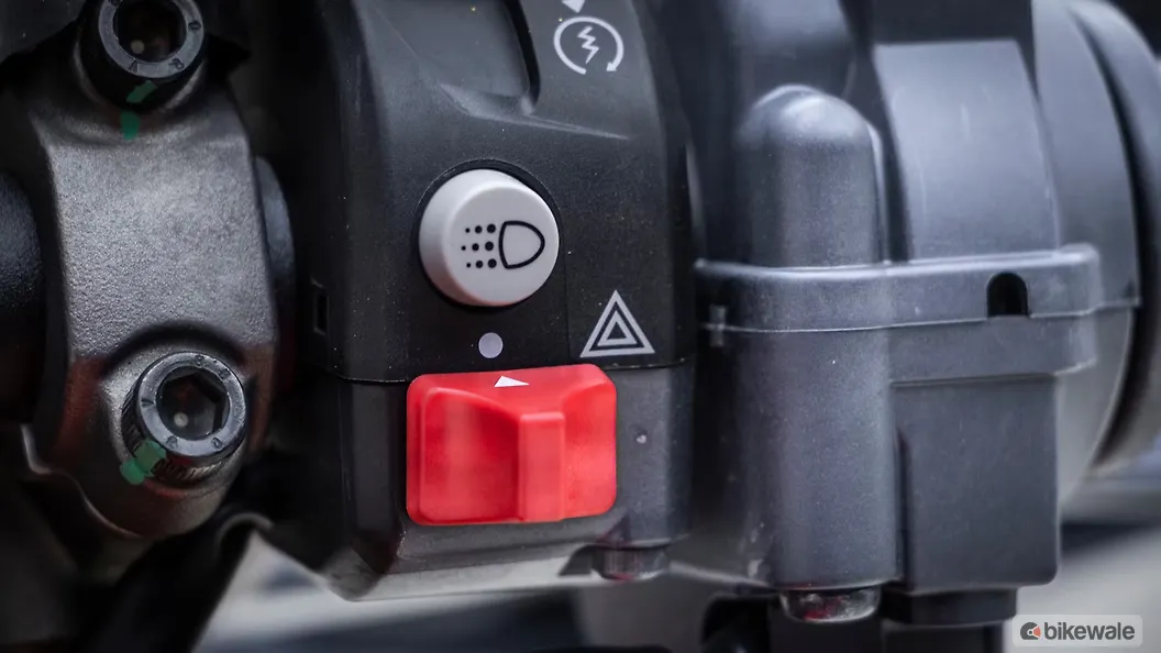 Ducati Hypermotard 950 Hazard Warning Lights Switch Image – BikeWale