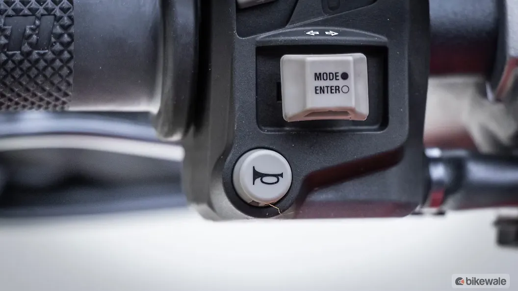 Ducati Hypermotard 950 Turn Indicators Switch Image – BikeWale