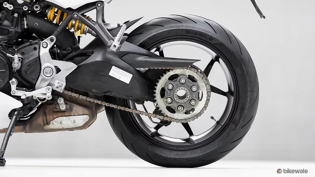 Ducati SuperSport Drive Chain and Sprocket Image – BikeWale