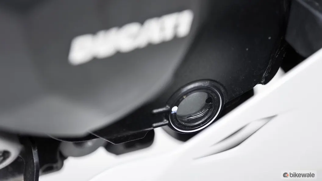 Ducati SuperSport Engine Oil Level Indicator Image – BikeWale