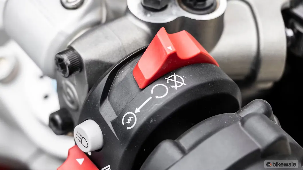 Ducati SuperSport Self Start Switch Image – BikeWale