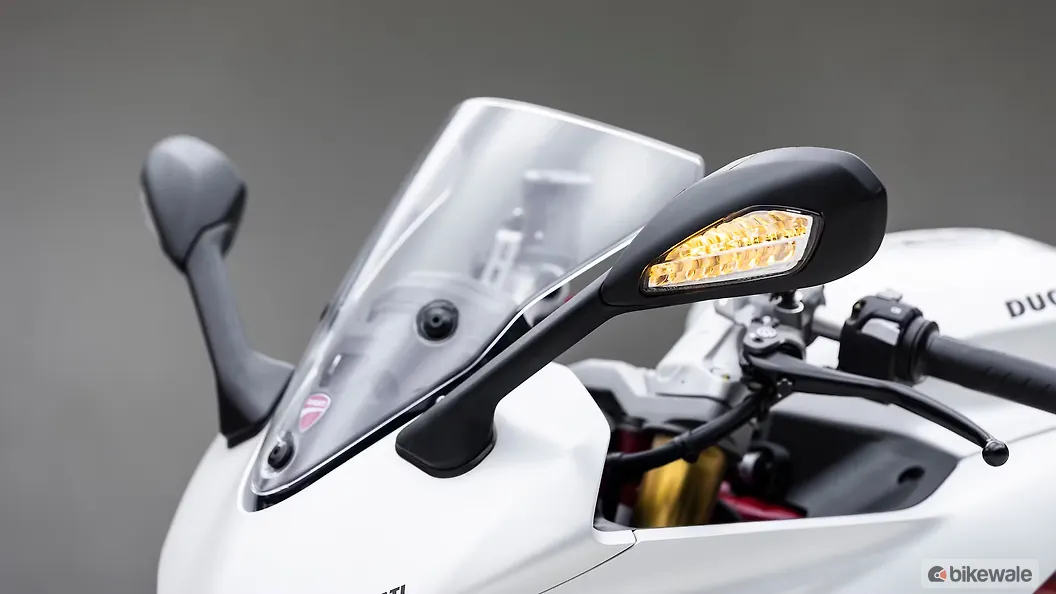Ducati SuperSport Front Turn Indicators Image – BikeWale