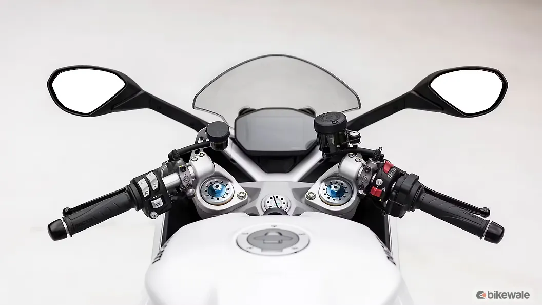 Ducati SuperSport Handle Bar Image – BikeWale