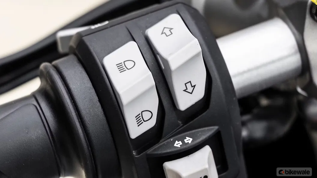 Ducati SuperSport Turn Indicators Switch Image – BikeWale