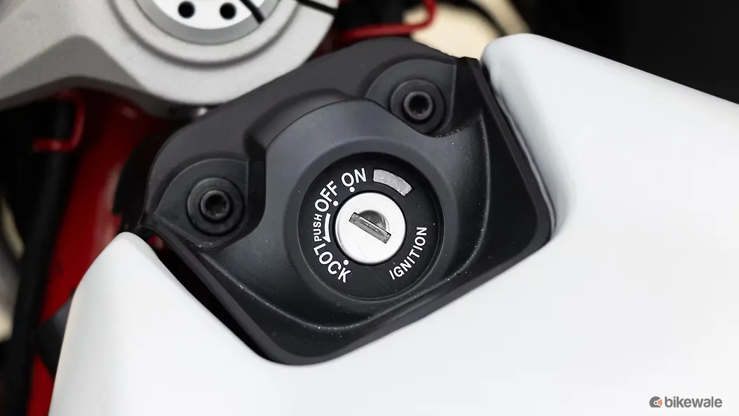 Ducati SuperSport Ignition Switch Image – BikeWale