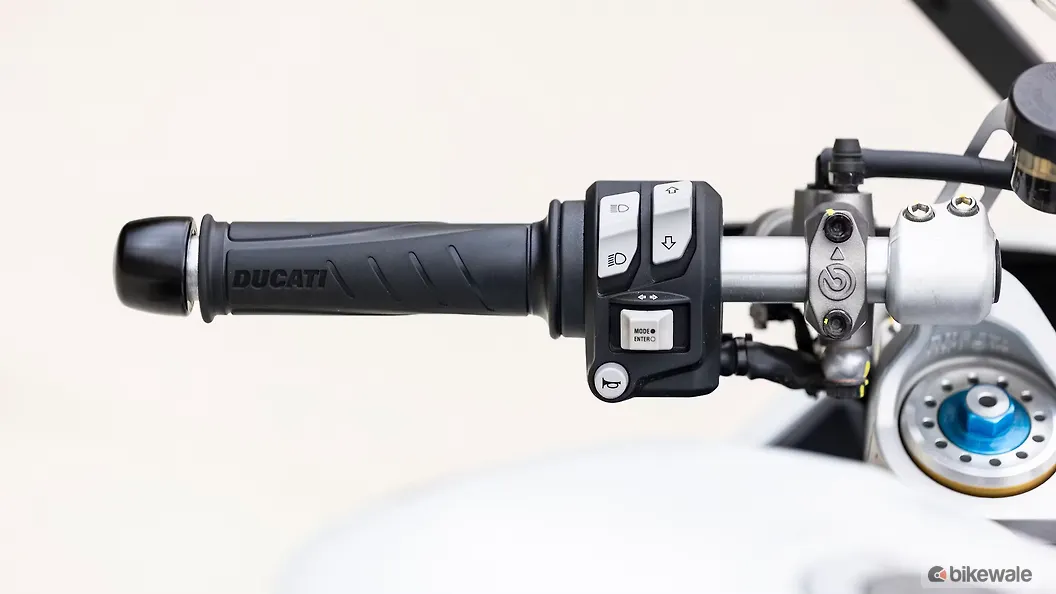 Ducati SuperSport Handle Bar Image – BikeWale