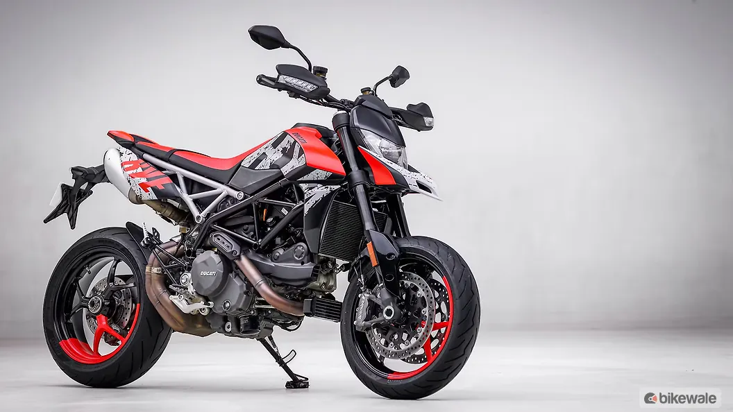 Ducati Hypermotard 950 Right Front Three Quarter Image – BikeWale