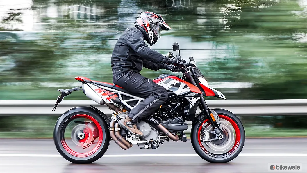 Ducati Hypermotard 950 Right Side View Image – BikeWale