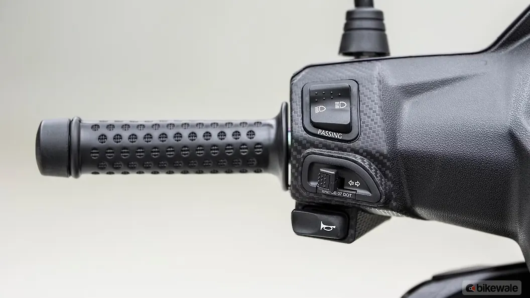 Aprilia SR 175 Left Side Handlebar Grip Image – BikeWale