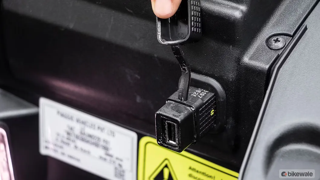 Aprilia SR 175 USB Charging Port Image – BikeWale