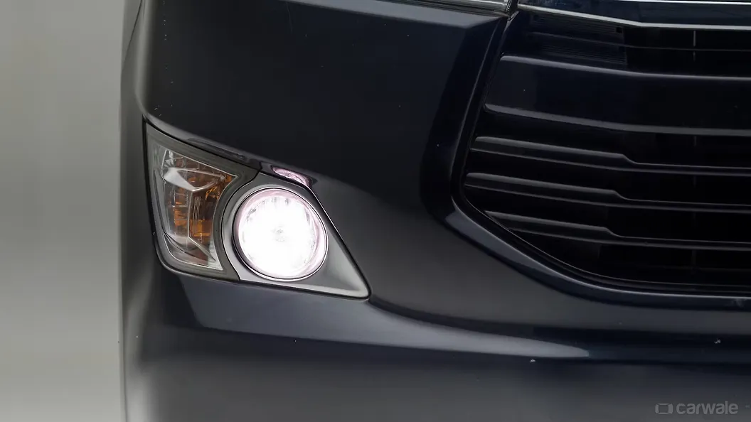 Innova Crysta [2016-2020] Front Fog Lamp Image, Innova Crysta [2016 ...