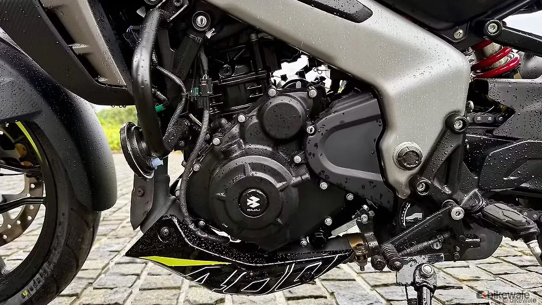 Bajaj Pulsar NS400Z Right Side View Image – BikeWale