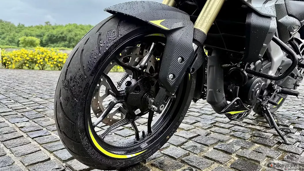 Bajaj Pulsar NS400Z Right Side View Image – BikeWale