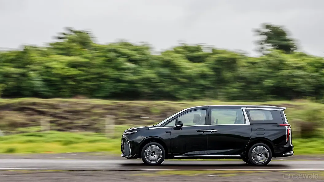 M9 EV Left Side View Image, M9 EV Photos in India - CarWale