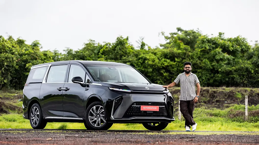 M9 EV Right Front Three Quarter Image, M9 EV Photos in India - CarWale