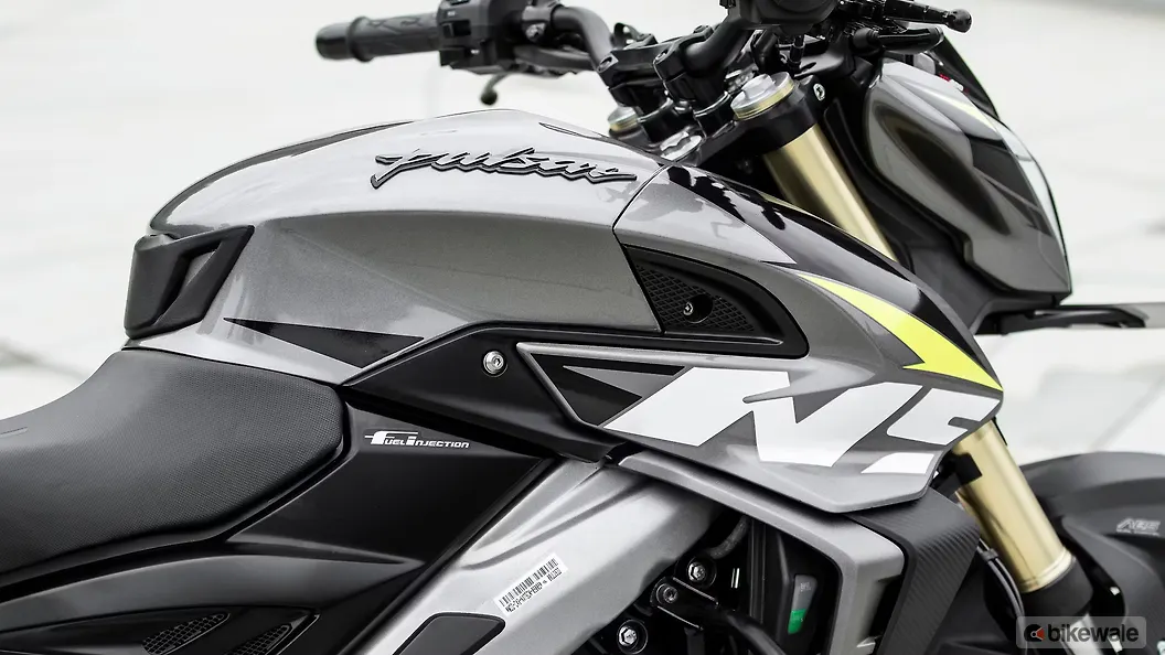 Bajaj Pulsar NS400Z Branding/Fuel Tank Decal Image – BikeWale