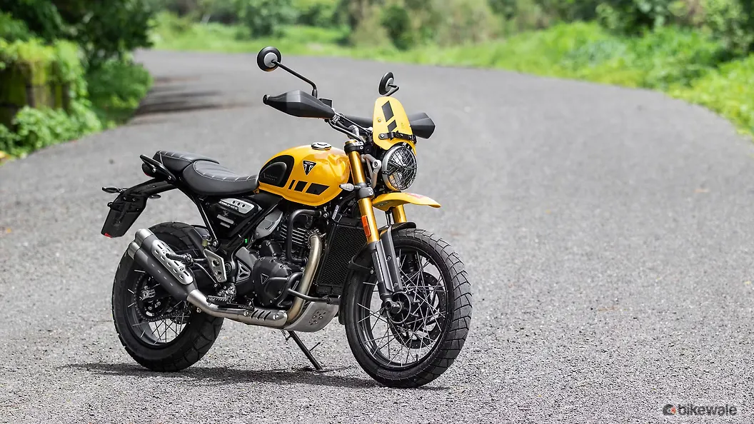 Triumph Scrambler 400 XC Right Front Three Quarter Image – BikeWale