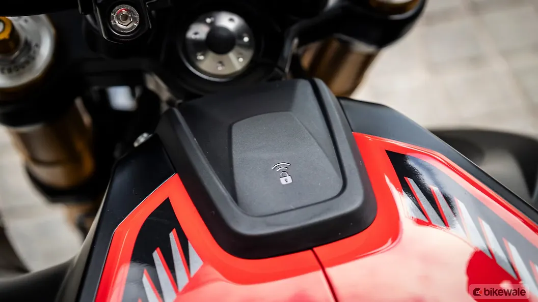 TVS Apache RTR 310 Fuel Tank Image – BikeWale