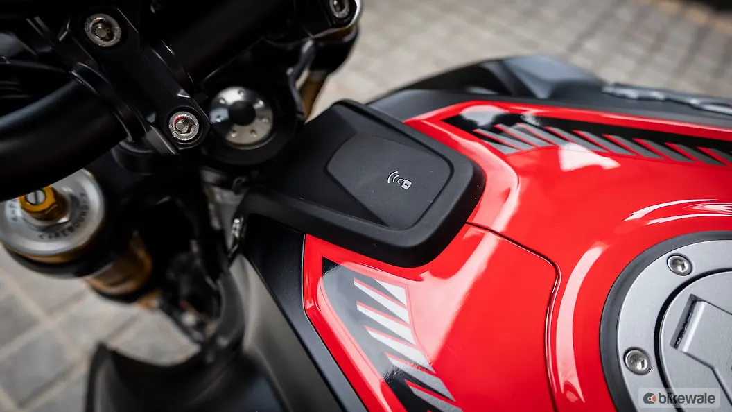 TVS Apache RTR 310 Ignition Switch Image – BikeWale