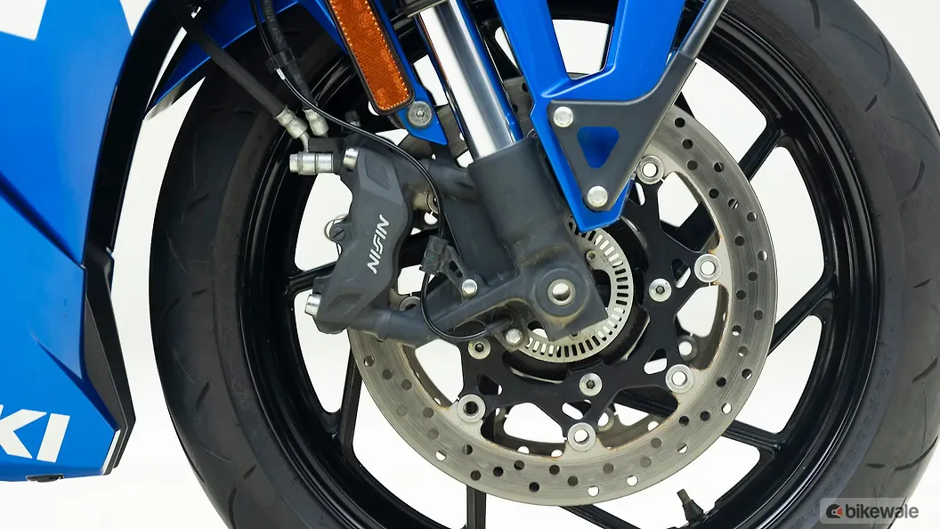 Suzuki GSX-8R Front Disc Brake Image – BikeWale