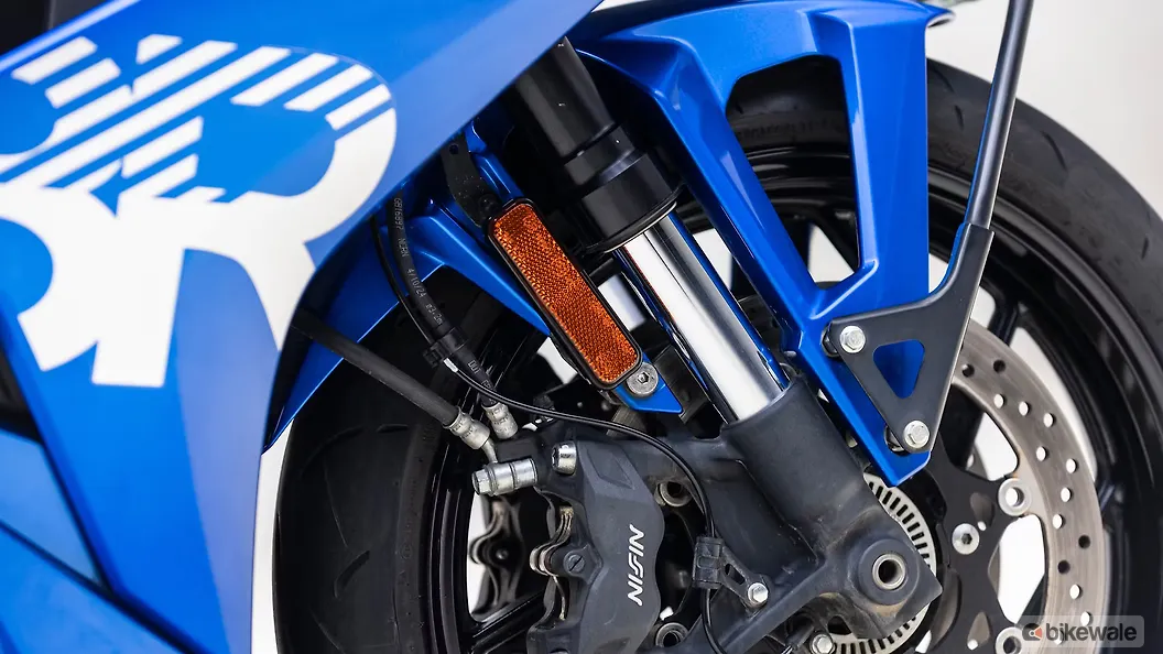 Suzuki GSX-8R Handlebar Image – BikeWale