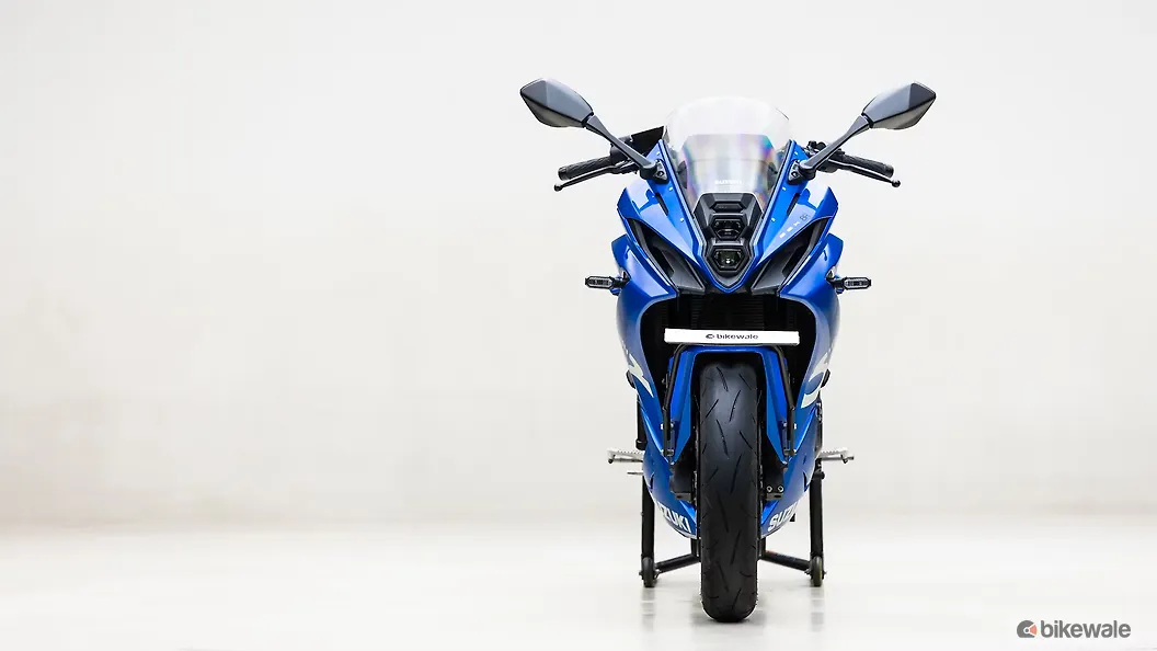 Suzuki GSX-8R Right Rear Three Quarter Image – BikeWale