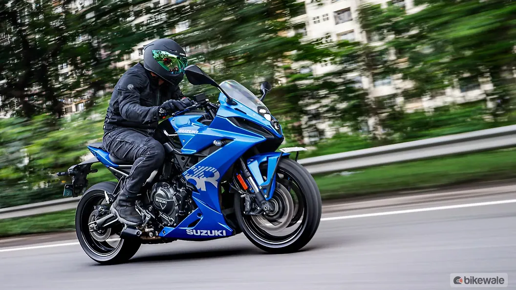 Suzuki GSX-8R Right Front Three Quarter Image – BikeWale