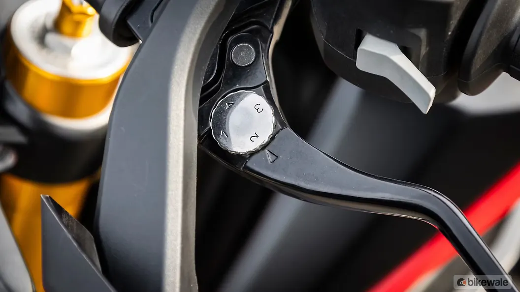 TVS Apache RTR 310 Clutch Lever Adjuster Image – BikeWale