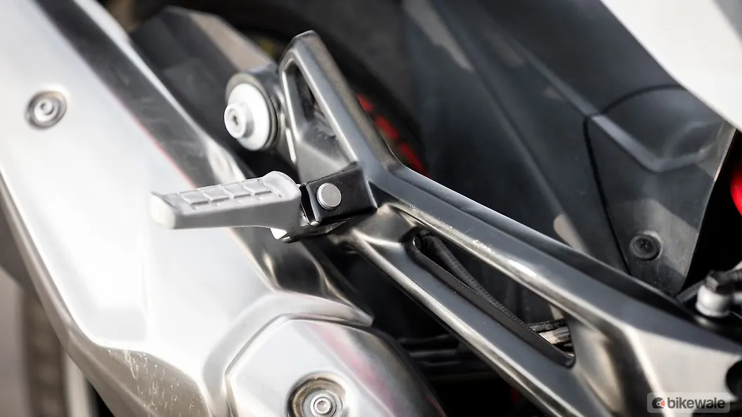 TVS Apache RTR 310 Pillion Footrest Image – BikeWale