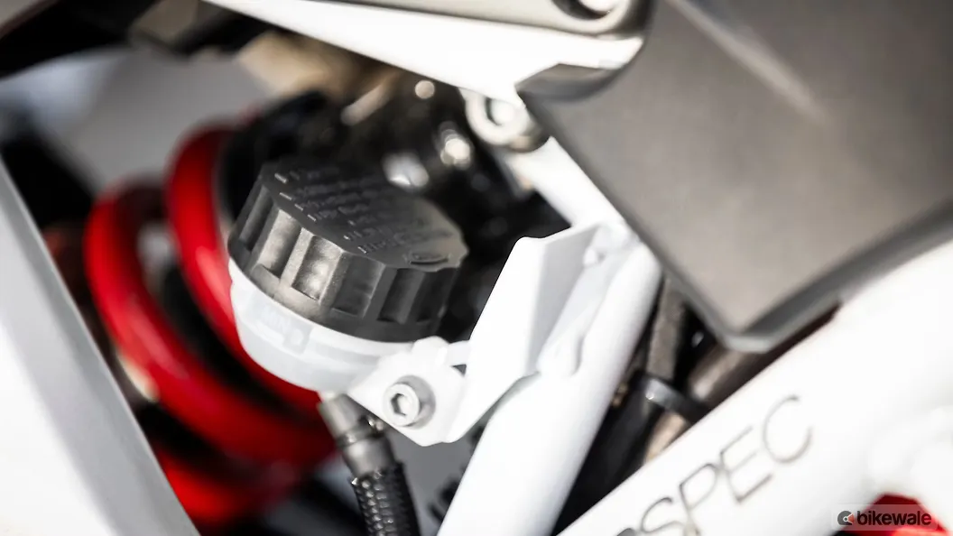 TVS Apache RTR 310 Rear Brake Fluid Reservoir Image – BikeWale