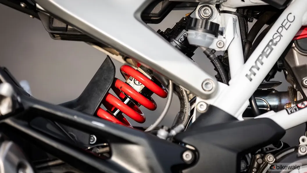 TVS Apache RTR 310 Rear Suspension Spring Preload Setting Image – BikeWale
