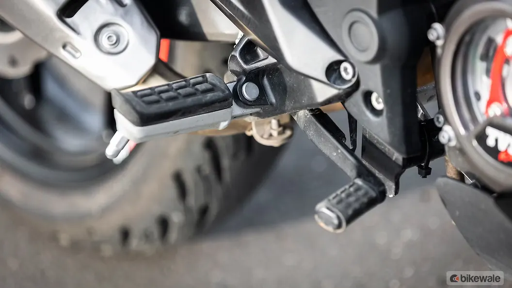 TVS Apache RTR 310 Gear Shift Lever Image – BikeWale