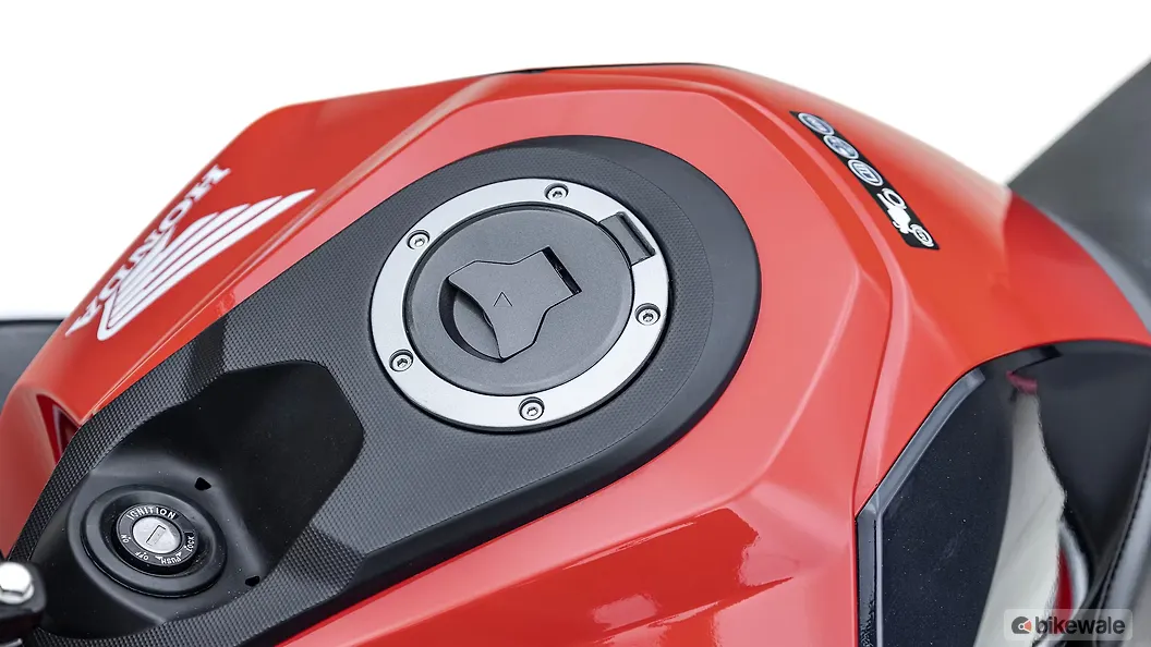 Honda CB 125 Hornet Left Side Handlebar Grip Image – BikeWale
