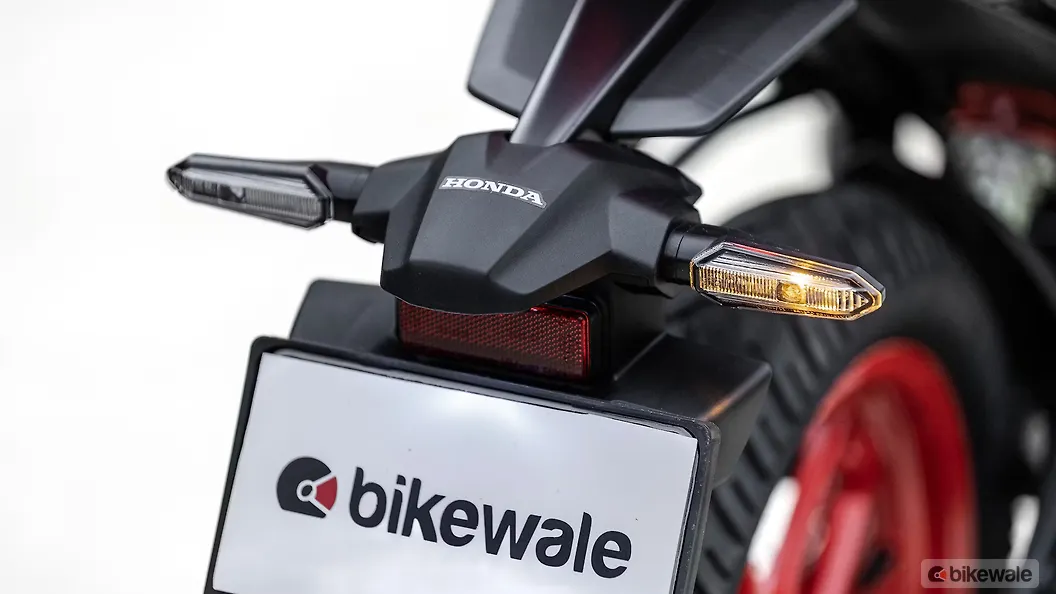 Honda CB 125 Hornet Rear Turn Indicators Image – BikeWale