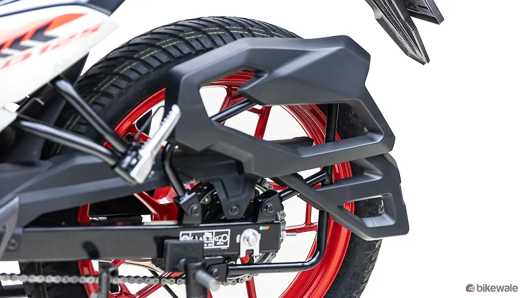 Honda CB 125 Hornet Saree Guard Image – BikeWale