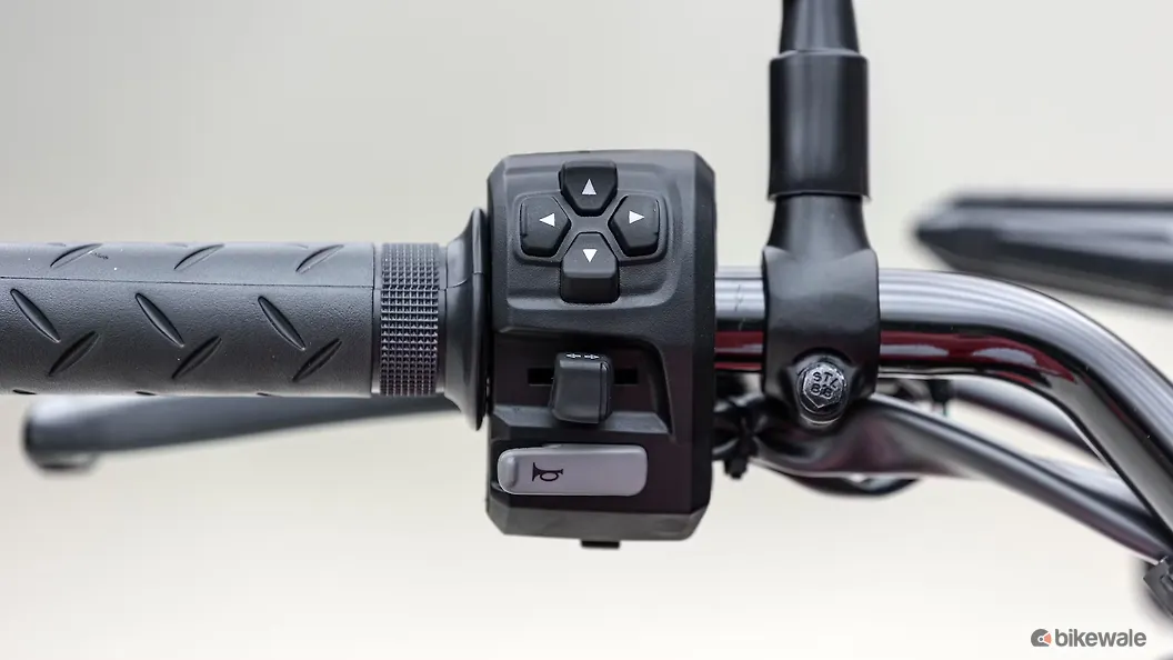 Honda CB 125 Hornet Turn Indicators Switch Image – BikeWale