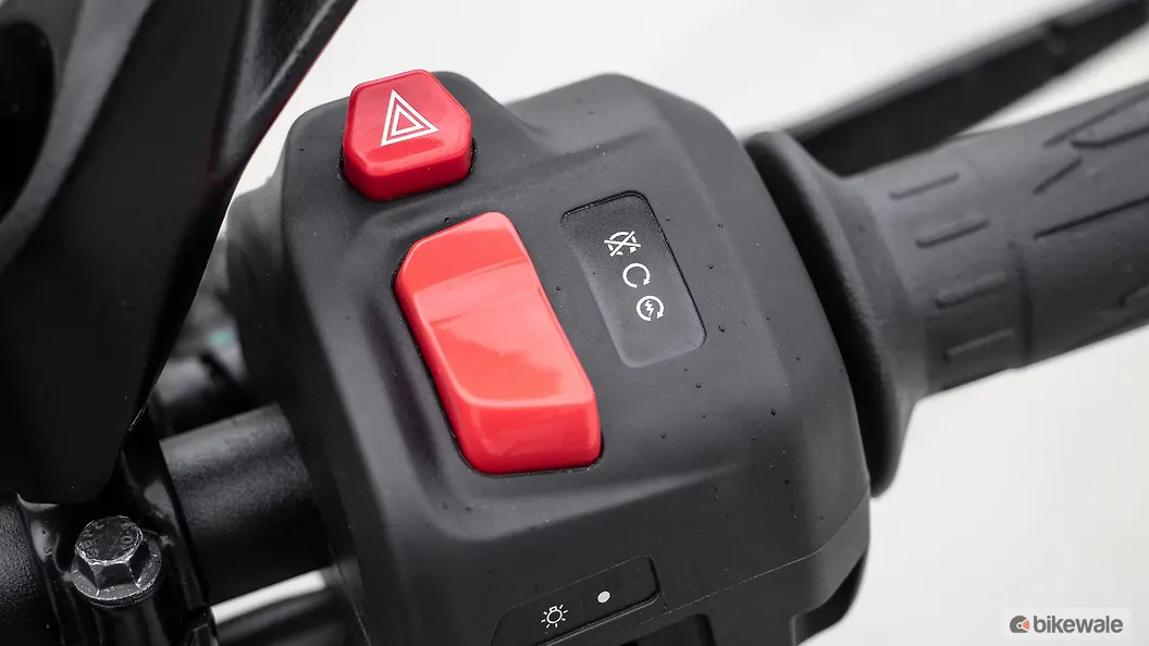 Bajaj Pulsar NS400Z Emergency Off Switch/Kill Switch Image – BikeWale