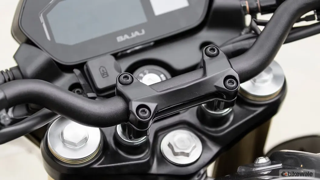 Bajaj Pulsar NS400Z Handlebar Clamp Image – BikeWale