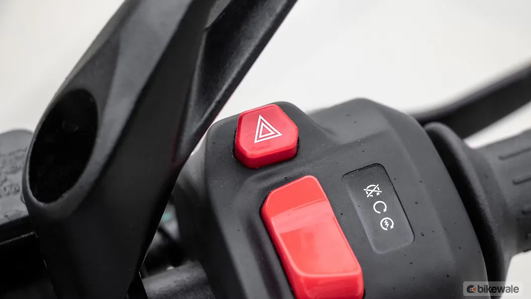 Bajaj Pulsar NS400Z Hazard Warning Lights Switch Image – BikeWale