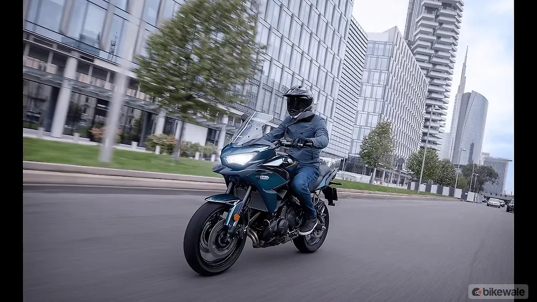 Kawasaki Versys 650 Left Front Three Quarter Image – BikeWale