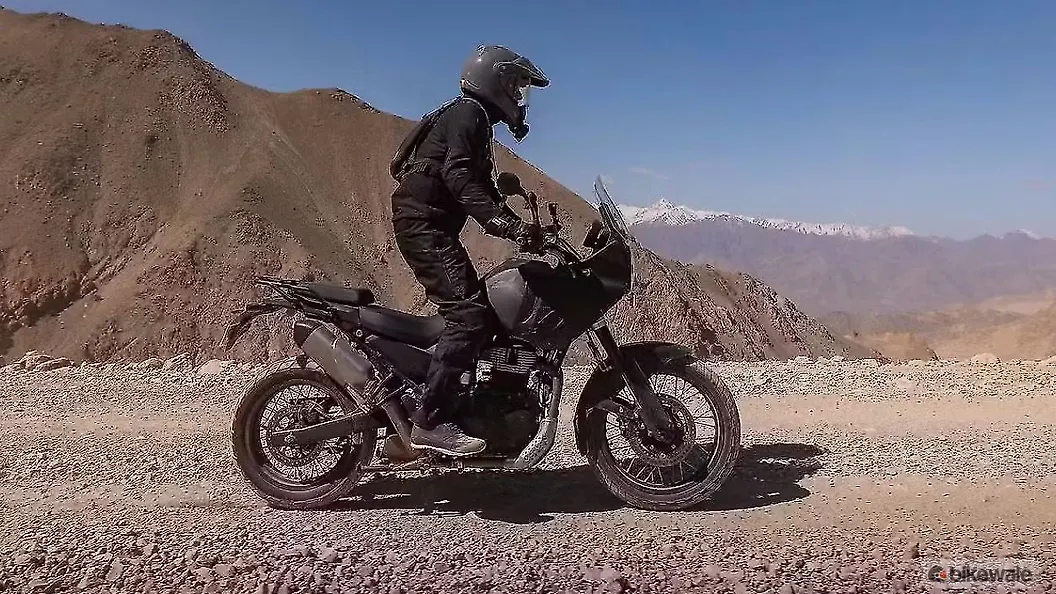 Triumph Thruxton 400 Right Side View Image – BikeWale