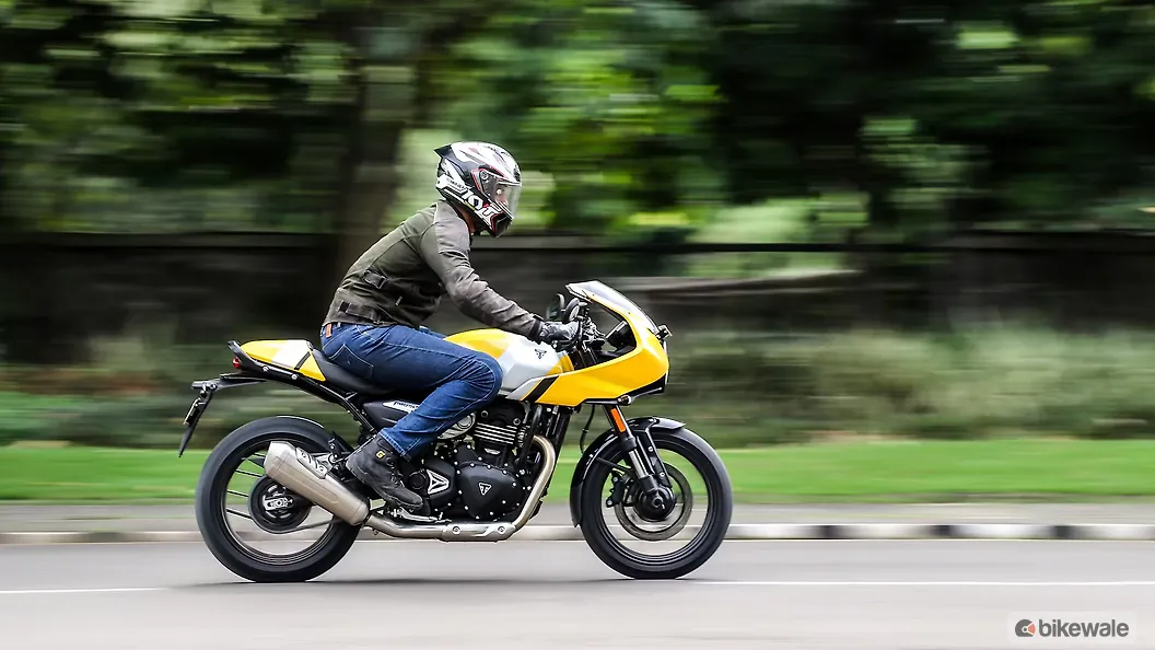 Triumph Thruxton 400 Right Side View Image – BikeWale